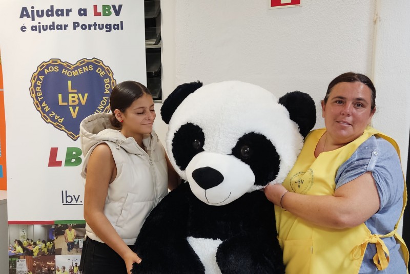 Alimentos e mais um “amigo” na ajuda de hoje na LBV | LBV Portugal