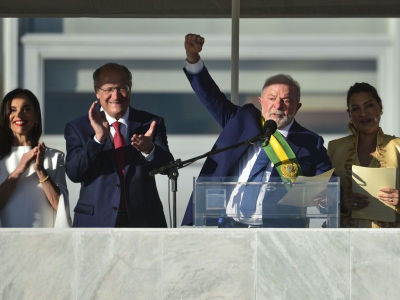 Luiz Inácio Lula da Silva toma posse para quatro anos como presidente ...